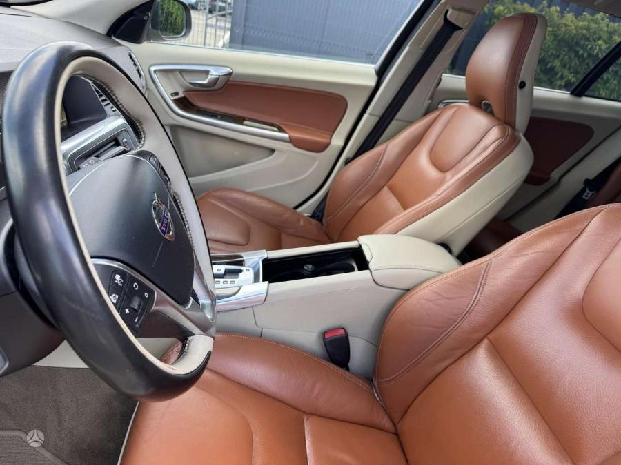 Volvo V60 2010 in Vilnius, with an engine capacity of 2.40 L and mileage of 284 thousand km for 6150 €, photo 11 on AUTOMOTO.COM.LV