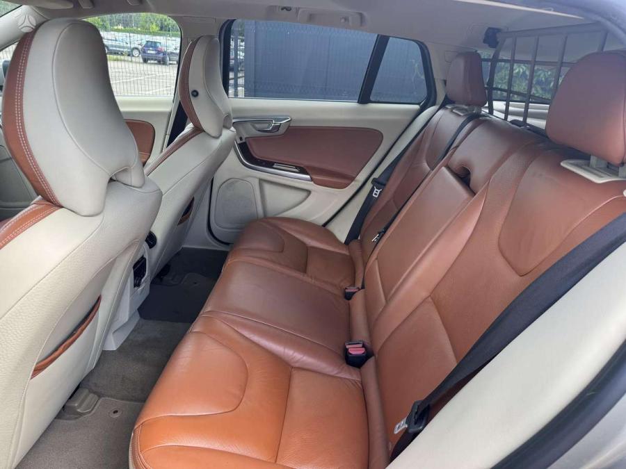 Volvo V60 2010 in Vilnius, with an engine capacity of 2.40 L and mileage of 284 thousand km for 6150 €, photo 15 on AUTOMOTO.COM.LV