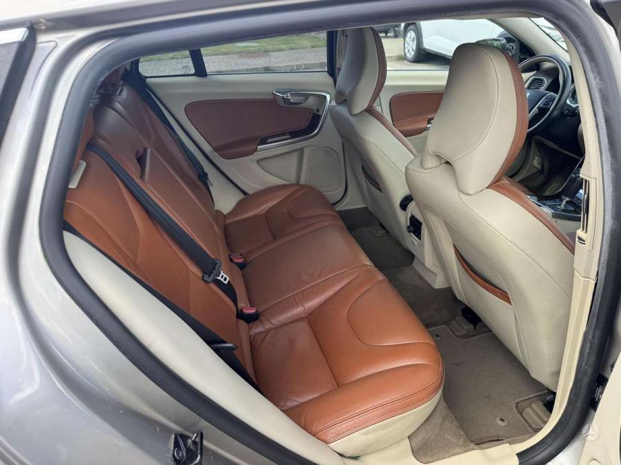 Volvo V60 2010 in Vilnius, with an engine capacity of 2.40 L and mileage of 284 thousand km for 6150 €, photo 23 on AUTOMOTO.COM.LV