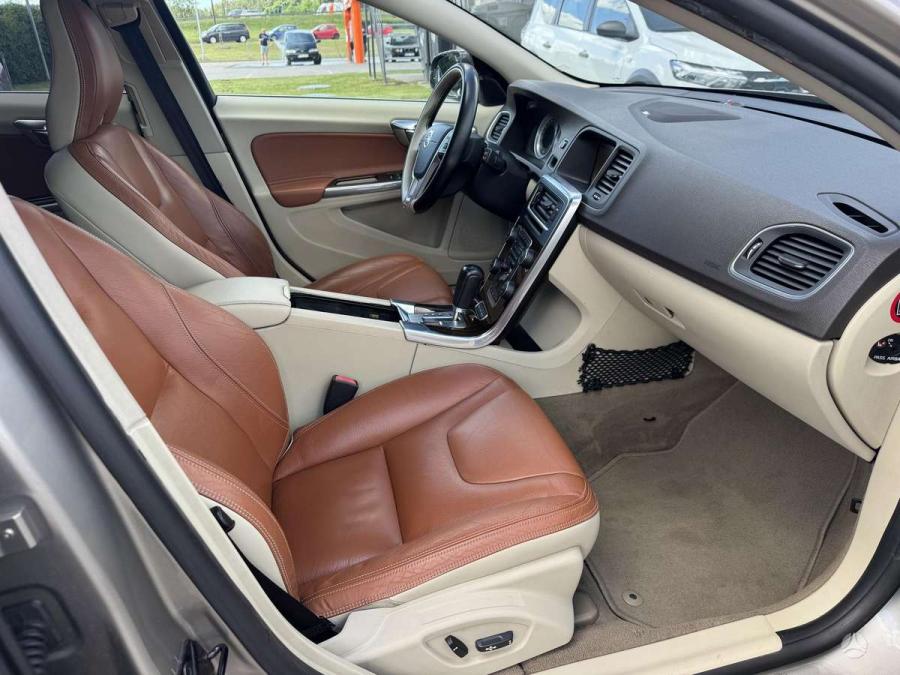 Volvo V60 2010 in Vilnius, with an engine capacity of 2.40 L and mileage of 284 thousand km for 6150 €, photo 24 on AUTOMOTO.COM.LV