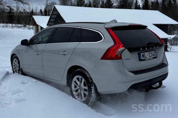 Volvo V60 2011 Madona, ar dzinēja tilpumu 2.00 L un nobraukumu 360 tūkst. km par 5750 €, foto 5 vietnē AUTOMOTO.COM.LV
