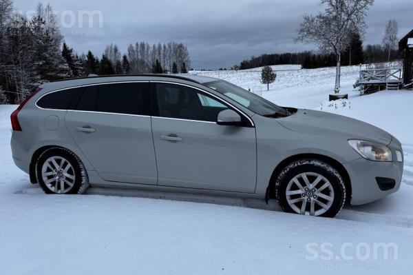 Volvo V60 2011 Madona, ar dzinēja tilpumu 2.00 L un nobraukumu 360 tūkst. km par 5750 €, foto 9 vietnē AUTOMOTO.COM.LV