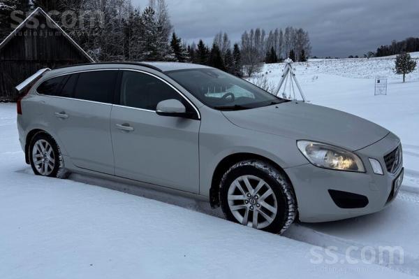 Volvo V60 2011 Madona, ar dzinēja tilpumu 2.00 L un nobraukumu 360 tūkst. km par 5750 €, foto 10 vietnē AUTOMOTO.COM.LV
