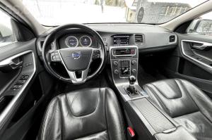 Volvo V60 2011 Madona, ar dzinēja tilpumu 2.00 L un nobraukumu 360 tūkst. km par 5750 €, foto 15 vietnē AUTOMOTO.COM.LV