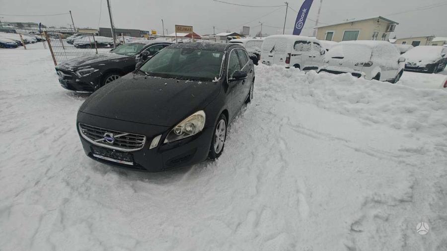 Volvo V60 2011 in Vilnius, with an engine capacity of 2.00 L and mileage of 230 thousand km for 5700 €, photo 3 on AUTOMOTO.COM.LV