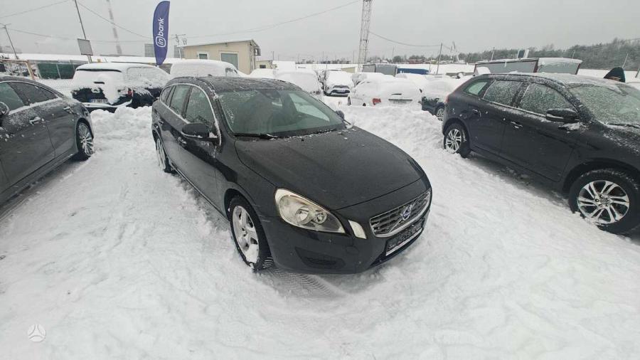 Volvo V60 2011 in Vilnius, with an engine capacity of 2.00 L and mileage of 230 thousand km for 5700 €, photo 5 on AUTOMOTO.COM.LV
