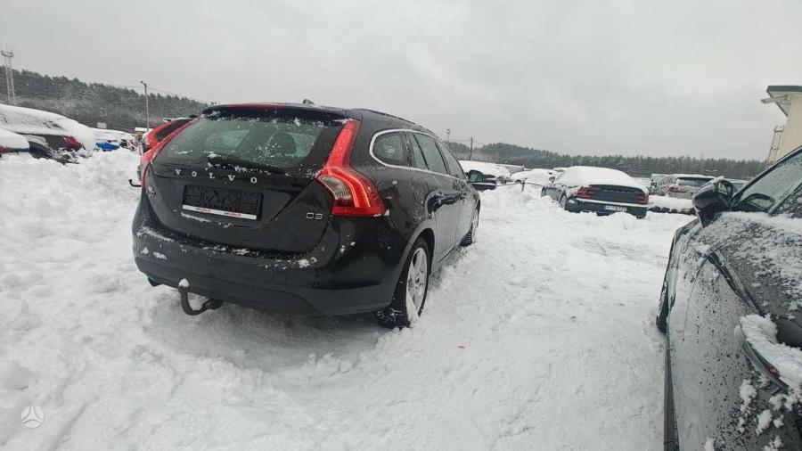 Volvo V60 2011 in Vilnius, with an engine capacity of 2.00 L and mileage of 230 thousand km for 5700 €, photo 6 on AUTOMOTO.COM.LV