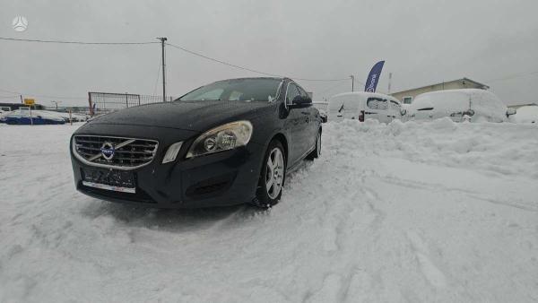 Volvo V60 2011 in Vilnius, with an engine capacity of 1.98 L and mileage of 235 thousand km for 5680 €, photo 3 on AUTOMOTO.COM.LV