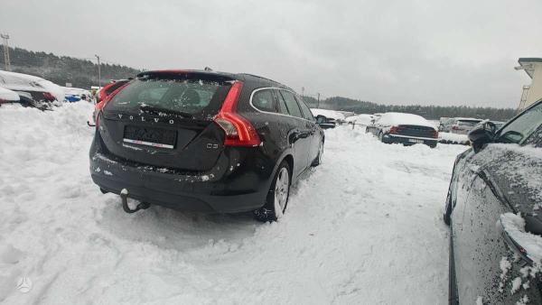 Volvo V60 2011 in Vilnius, with an engine capacity of 1.98 L and mileage of 235 thousand km for 5680 €, photo 5 on AUTOMOTO.COM.LV