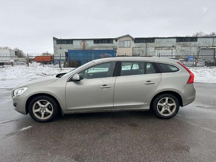 Volvo V60 2011 Marijampole, ar dzinēja tilpumu 1.56 L un nobraukumu 196 tūkst. km par 4750 €, foto 4 vietnē AUTOMOTO.COM.LV
