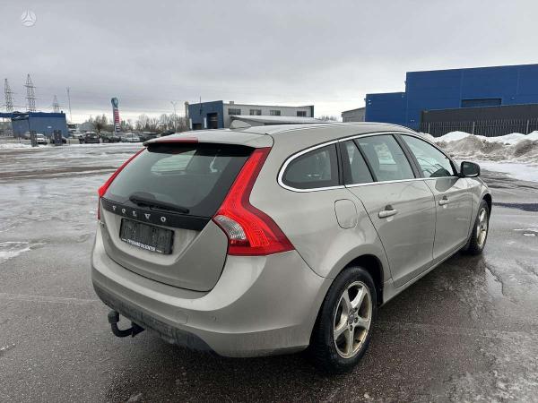Volvo V60 2011 Marijampole, ar dzinēja tilpumu 1.56 L un nobraukumu 196 tūkst. km par 4750 €, foto 5 vietnē AUTOMOTO.COM.LV