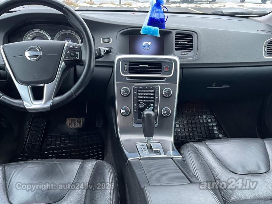 Volvo V60 2011 Tartu, ar dzinēja tilpumu 2.40 L un nobraukumu 313 tūkst. km par 6200 €, foto 5 vietnē AUTOMOTO.COM.LV