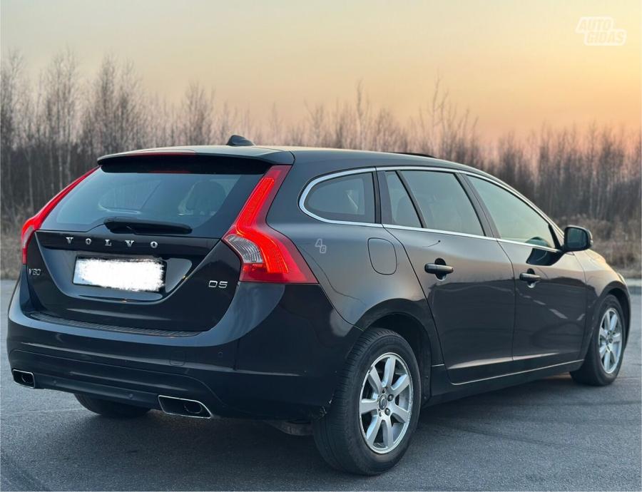 Volvo V60 2011 in Vilnius, with an engine capacity of 2.40 L and mileage of 362 thousand km for 5000 €, photo 3 on AUTOMOTO.COM.LV