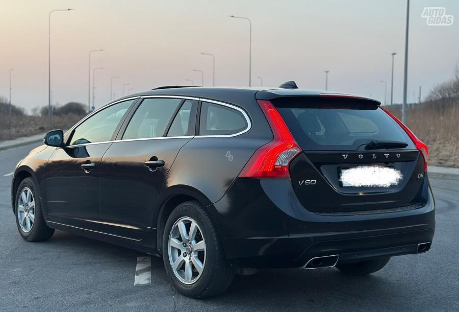 Volvo V60 2011 in Vilnius, with an engine capacity of 2.40 L and mileage of 362 thousand km for 5000 €, photo 5 on AUTOMOTO.COM.LV