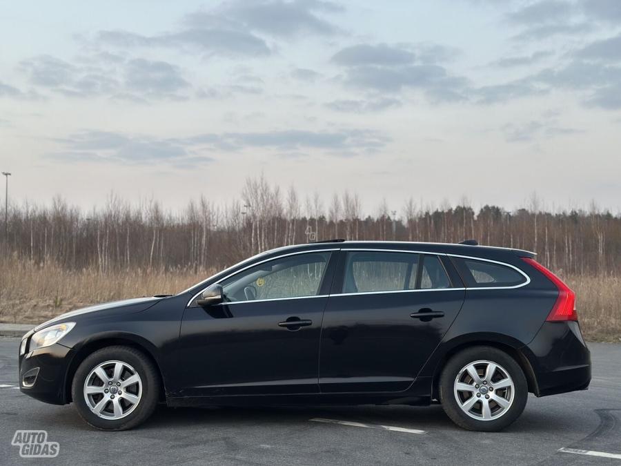 Volvo V60 2011 in Vilnius, with an engine capacity of 2.40 L and mileage of 362 thousand km for 5000 €, photo 6 on AUTOMOTO.COM.LV