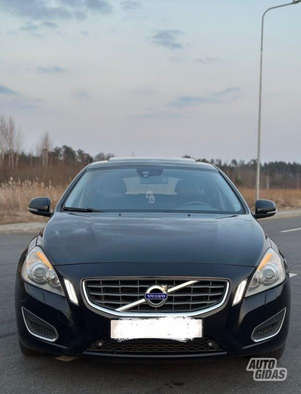 Volvo V60 2011 Viļņa, ar dzinēja tilpumu 2.40 L un nobraukumu 362 tūkst. km par 5000 €, foto 8 vietnē AUTOMOTO.COM.LV