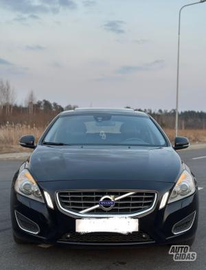 Volvo V60 2011 in Vilnius, with an engine capacity of 2.40 L and mileage of 362 thousand km for 5000 €, photo 8 on AUTOMOTO.COM.LV