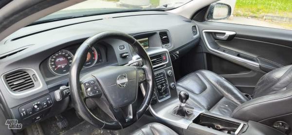 Volvo V60 2011 Viļņa, ar dzinēja tilpumu 2.00 L un nobraukumu 589 tūkst. km par 2600 €, foto 8 vietnē AUTOMOTO.COM.LV