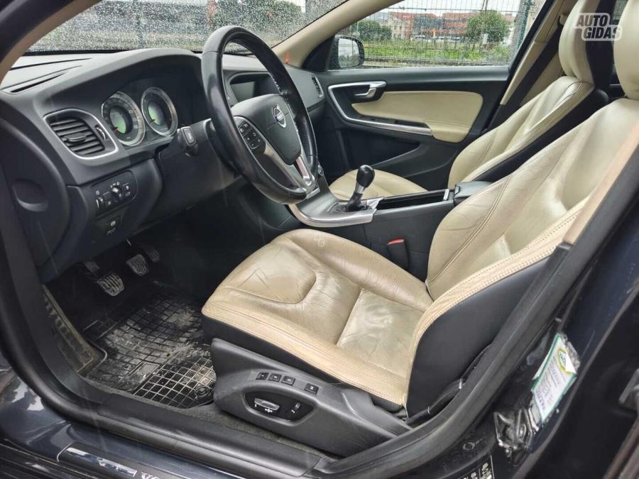 Volvo V60 2011 Šauļi, ar dzinēja tilpumu 1.60 L un nobraukumu 287 tūkst. km par 4900 €, foto 12 vietnē AUTOMOTO.COM.LV