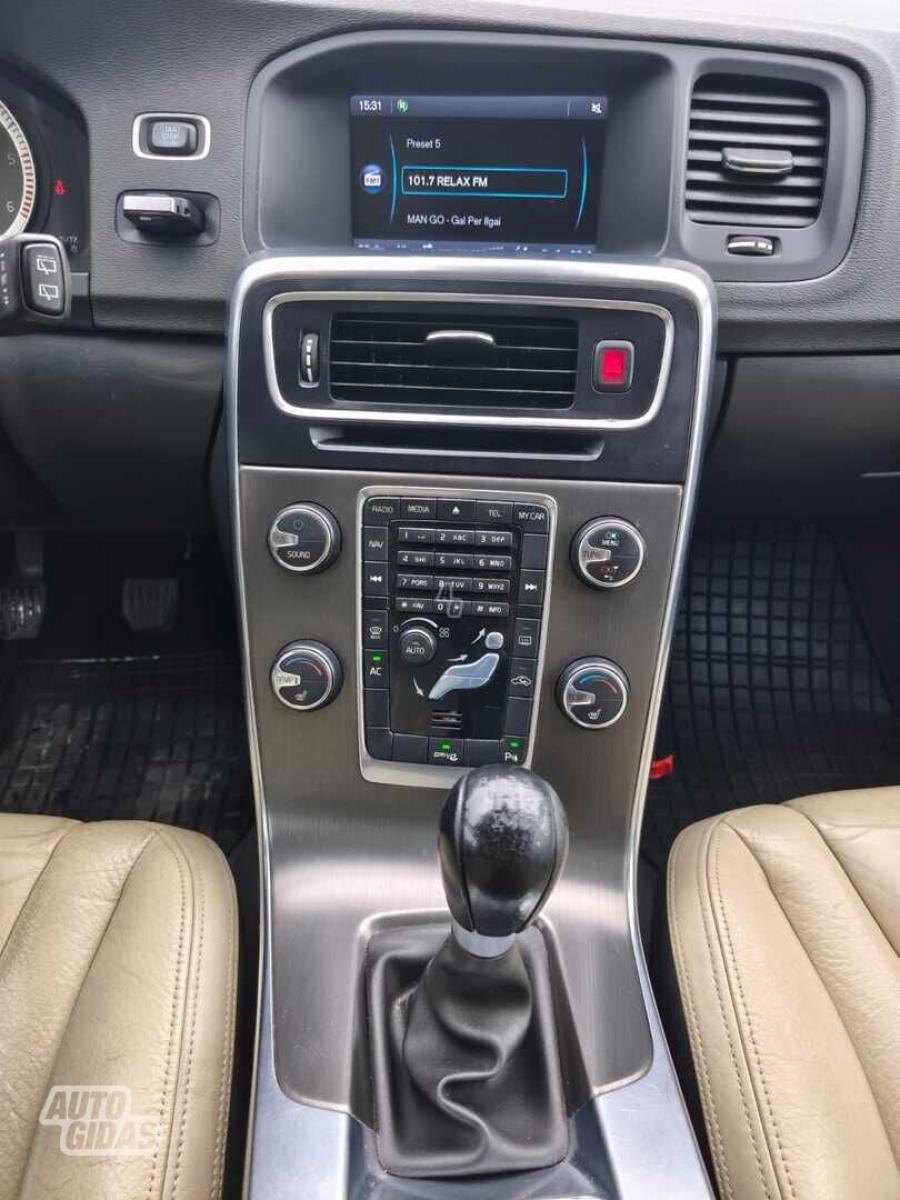 Volvo V60 2011 Šauļi, ar dzinēja tilpumu 1.60 L un nobraukumu 287 tūkst. km par 4900 €, foto 18 vietnē AUTOMOTO.COM.LV