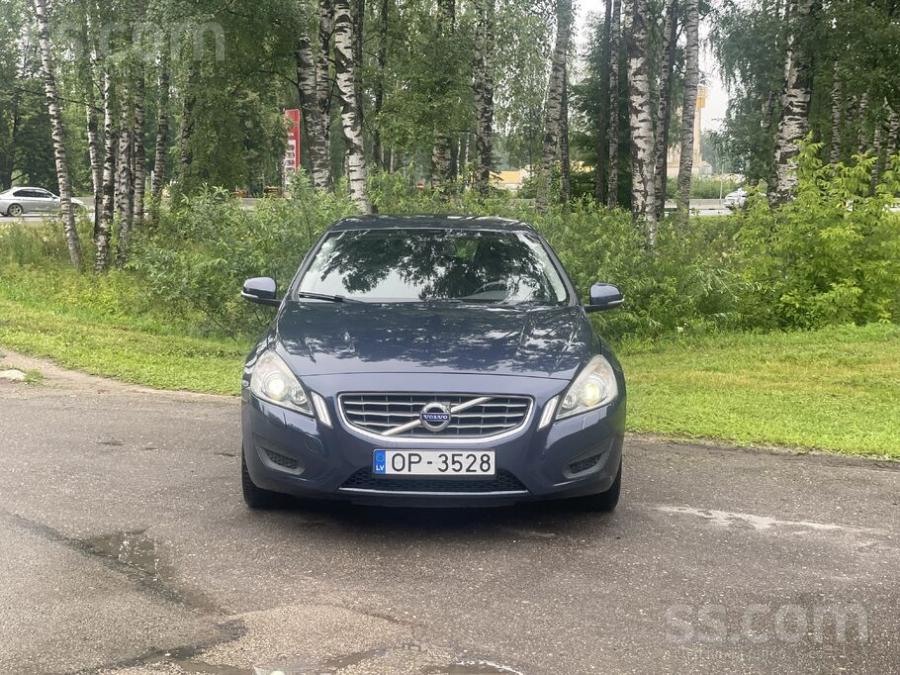 Volvo V60 2011 in Riga, with an engine capacity of 2.00 L and mileage of 0 thousand km for 4900 €, photo 4 on AUTOMOTO.COM.LV