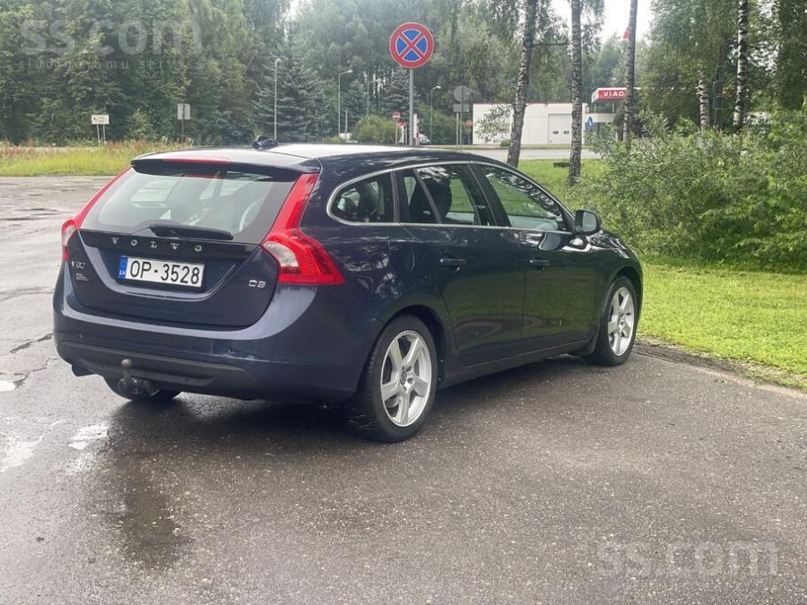 Volvo V60 2011 in Riga, with an engine capacity of 2.00 L and mileage of 0 thousand km for 4900 €, photo 5 on AUTOMOTO.COM.LV