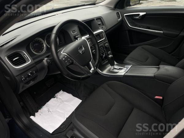 Volvo V60 2011 Rīga, ar dzinēja tilpumu 2.00 L un nobraukumu 0 tūkst. km par 4900 €, foto 7 vietnē AUTOMOTO.COM.LV