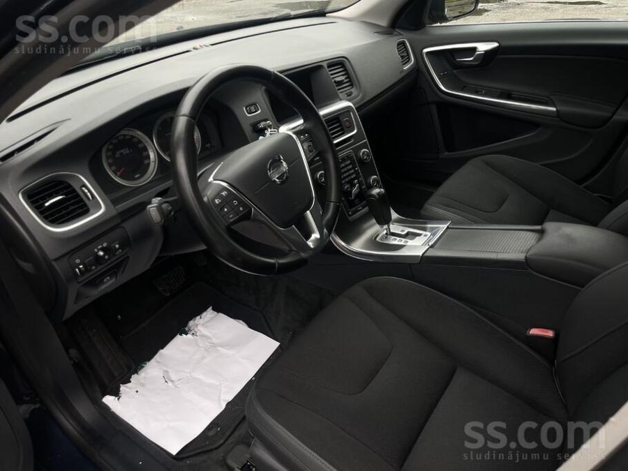Volvo V60 2011 in Riga, with an engine capacity of 2.00 L and mileage of 0 thousand km for 4900 €, photo 8 on AUTOMOTO.COM.LV