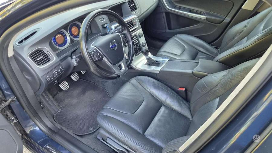 Volvo V60 2011 Kauņa, ar dzinēja tilpumu 2.00 L un nobraukumu 335 tūkst. km par 4850 €, foto 16 vietnē AUTOMOTO.COM.LV