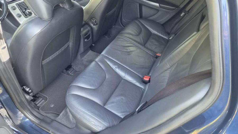Volvo V60 2011 Kauņa, ar dzinēja tilpumu 2.00 L un nobraukumu 335 tūkst. km par 4850 €, foto 17 vietnē AUTOMOTO.COM.LV