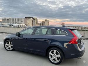 Volvo V60 2011 Viļņa, ar dzinēja tilpumu 1.98 L un nobraukumu 274 tūkst. km par 4350 €, foto 3 vietnē AUTOMOTO.COM.LV