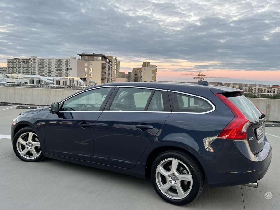 Volvo V60 2011 Viļņa, ar dzinēja tilpumu 1.98 L un nobraukumu 274 tūkst. km par 4350 €, foto 3 vietnē AUTOMOTO.COM.LV