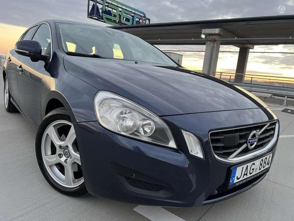 Volvo V60 2011 in Vilnius, with an engine capacity of 1.98 L and mileage of 274 thousand km for 4350 €, photo 9 on AUTOMOTO.COM.LV