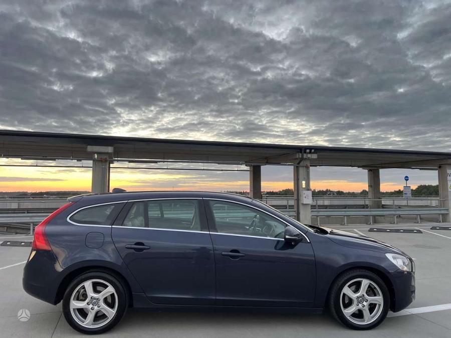Volvo V60 2011 Viļņa, ar dzinēja tilpumu 1.98 L un nobraukumu 274 tūkst. km par 4350 €, foto 11 vietnē AUTOMOTO.COM.LV