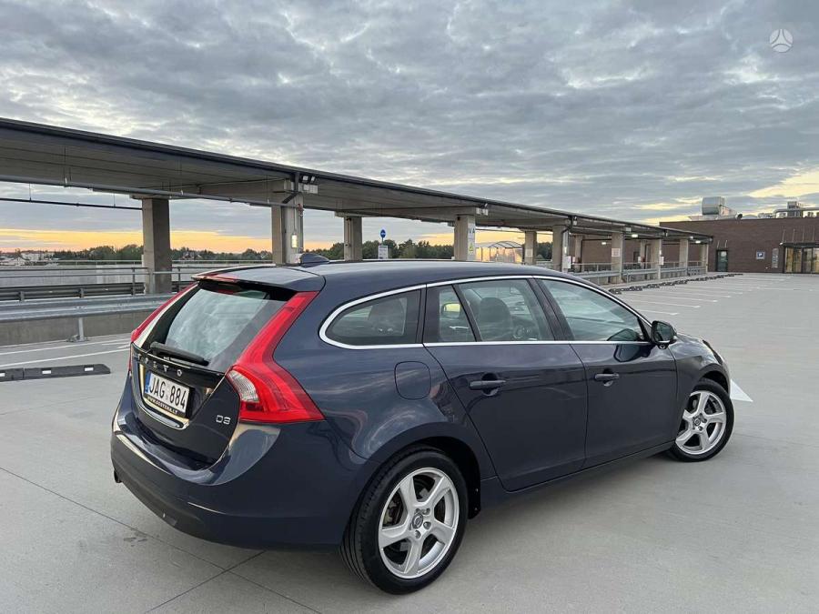 Volvo V60 2011 Viļņa, ar dzinēja tilpumu 1.98 L un nobraukumu 274 tūkst. km par 4350 €, foto 19 vietnē AUTOMOTO.COM.LV