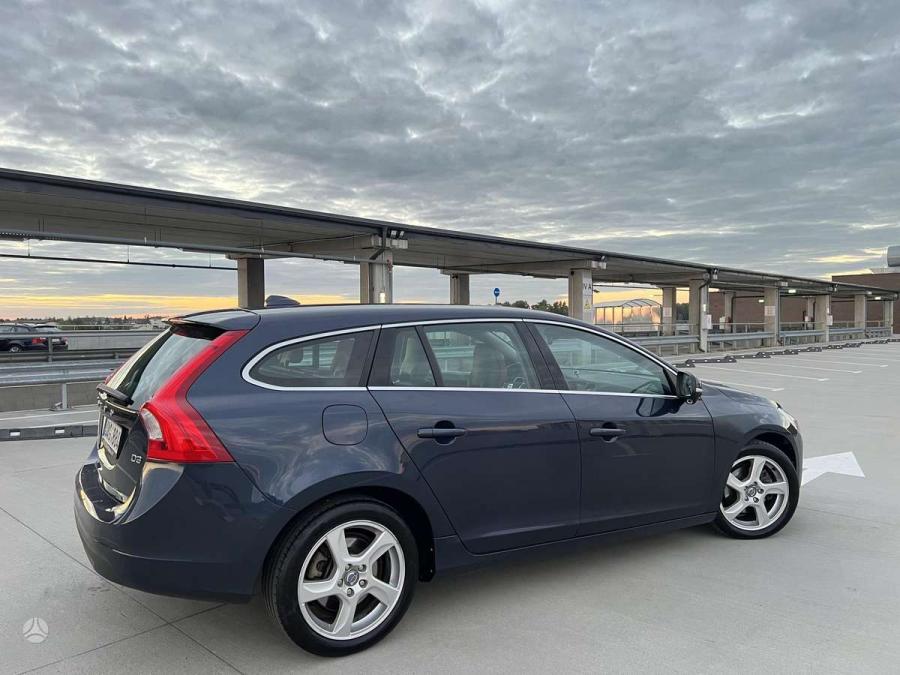 Volvo V60 2011 Viļņa, ar dzinēja tilpumu 1.98 L un nobraukumu 274 tūkst. km par 4350 €, foto 20 vietnē AUTOMOTO.COM.LV