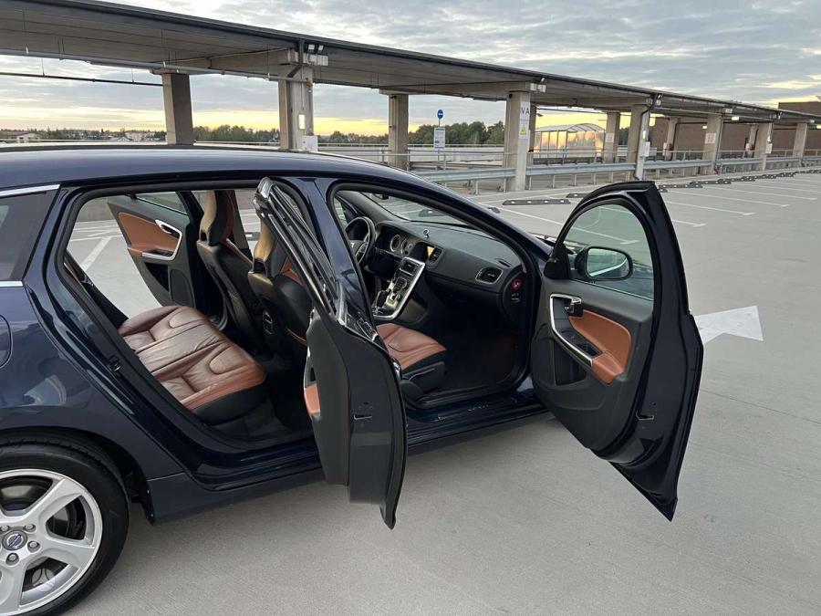 Volvo V60 2011 Viļņa, ar dzinēja tilpumu 1.98 L un nobraukumu 274 tūkst. km par 4350 €, foto 27 vietnē AUTOMOTO.COM.LV