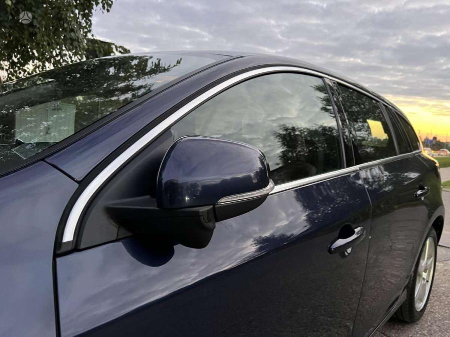 Volvo V60 2011 Viļņa, ar dzinēja tilpumu 1.98 L un nobraukumu 274 tūkst. km par 4350 €, foto 28 vietnē AUTOMOTO.COM.LV