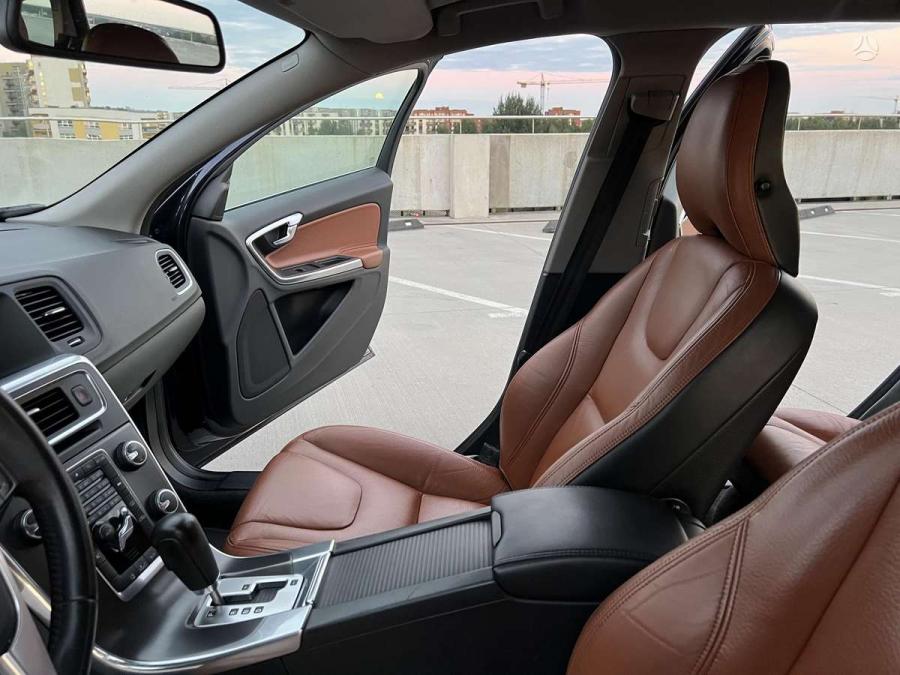 Volvo V60 2011 Viļņa, ar dzinēja tilpumu 1.98 L un nobraukumu 274 tūkst. km par 4350 €, foto 32 vietnē AUTOMOTO.COM.LV