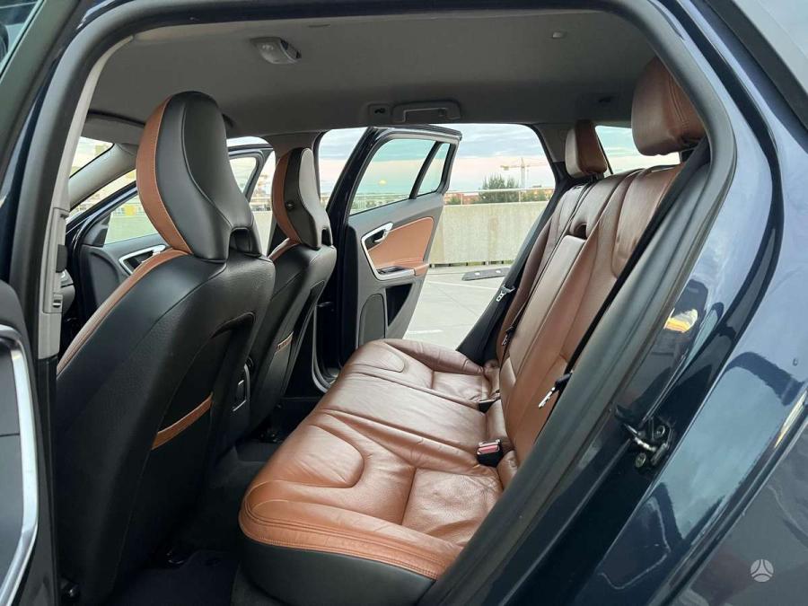 Volvo V60 2011 Viļņa, ar dzinēja tilpumu 1.98 L un nobraukumu 274 tūkst. km par 4350 €, foto 33 vietnē AUTOMOTO.COM.LV