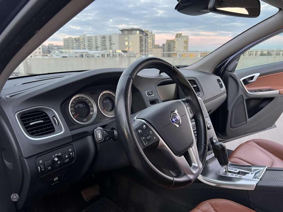 Volvo V60 2011 Viļņa, ar dzinēja tilpumu 1.98 L un nobraukumu 274 tūkst. km par 4350 €, foto 34 vietnē AUTOMOTO.COM.LV