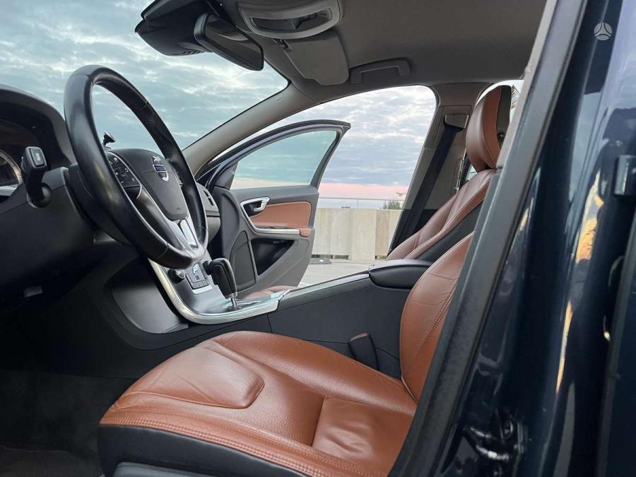 Volvo V60 2011 Viļņa, ar dzinēja tilpumu 1.98 L un nobraukumu 274 tūkst. km par 4350 €, foto 35 vietnē AUTOMOTO.COM.LV
