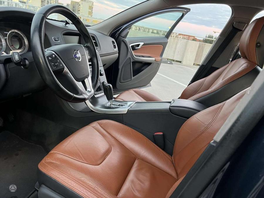 Volvo V60 2011 Viļņa, ar dzinēja tilpumu 1.98 L un nobraukumu 274 tūkst. km par 4350 €, foto 37 vietnē AUTOMOTO.COM.LV