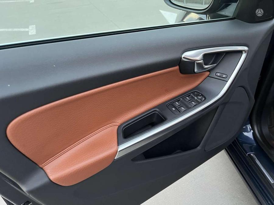 Volvo V60 2011 Viļņa, ar dzinēja tilpumu 1.98 L un nobraukumu 274 tūkst. km par 4350 €, foto 38 vietnē AUTOMOTO.COM.LV