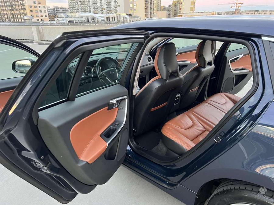 Volvo V60 2011 Viļņa, ar dzinēja tilpumu 1.98 L un nobraukumu 274 tūkst. km par 4350 €, foto 41 vietnē AUTOMOTO.COM.LV