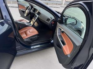 Volvo V60 2011 Viļņa, ar dzinēja tilpumu 1.98 L un nobraukumu 274 tūkst. km par 4350 €, foto 44 vietnē AUTOMOTO.COM.LV