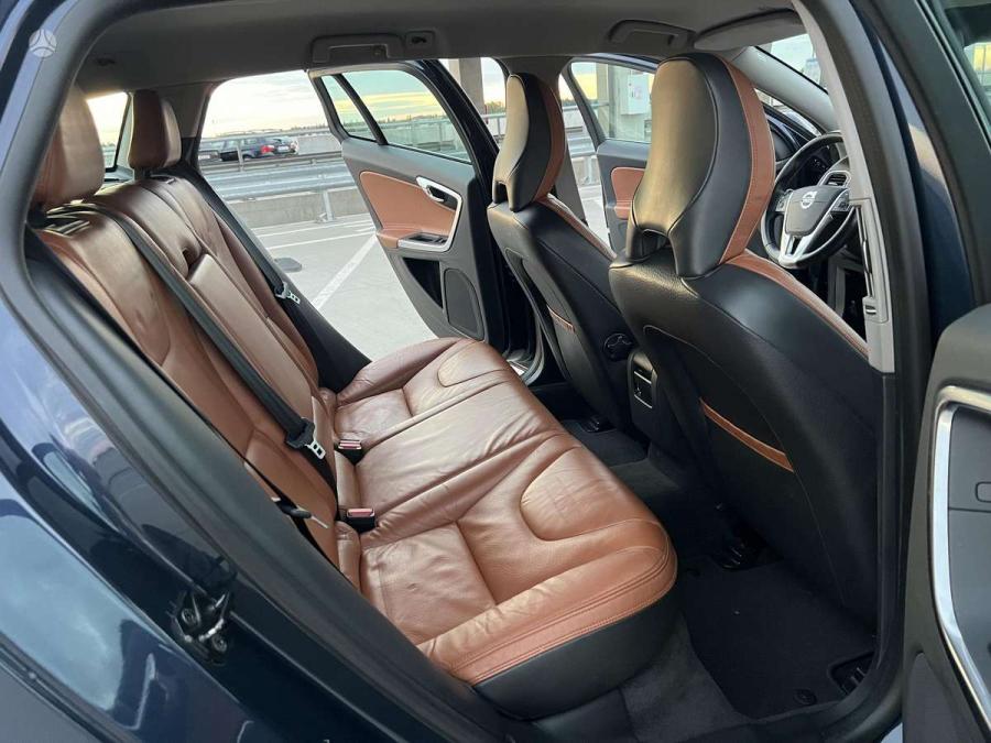 Volvo V60 2011 Viļņa, ar dzinēja tilpumu 1.98 L un nobraukumu 274 tūkst. km par 4350 €, foto 46 vietnē AUTOMOTO.COM.LV