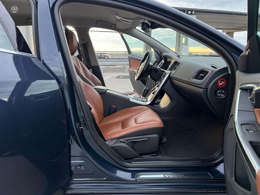 Volvo V60 2011 Viļņa, ar dzinēja tilpumu 1.98 L un nobraukumu 274 tūkst. km par 4350 €, foto 48 vietnē AUTOMOTO.COM.LV