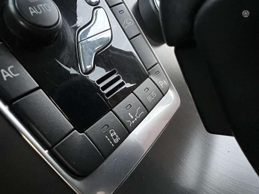Volvo V60 2011 Viļņa, ar dzinēja tilpumu 1.98 L un nobraukumu 274 tūkst. km par 4350 €, foto 50 vietnē AUTOMOTO.COM.LV