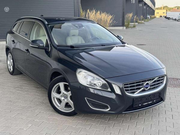 Volvo V60 2011 in Vilnius, with an engine capacity of 1.98 L and mileage of 260 thousand km for 5450 €, photo 4 on AUTOMOTO.COM.LV